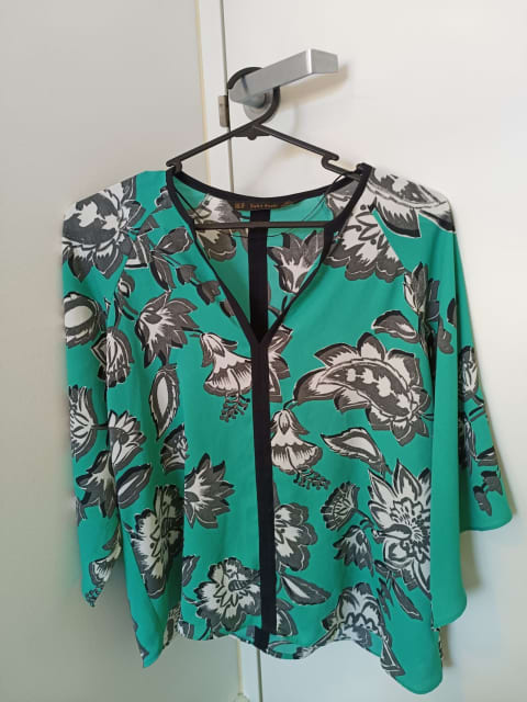 Zara Green Flowy Top - XS - Hardly Worn - Excellent Condition | Tops ...