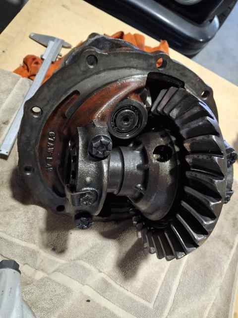 9 inch Diff Cetre and axles 28 spline | Engine, Engine Parts ...