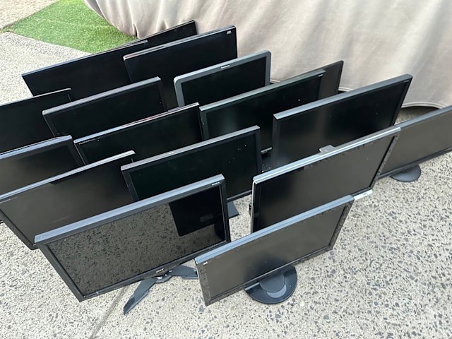 Computer LCD monitors $100 the lot - Monitors in Hampton Park VIC ...