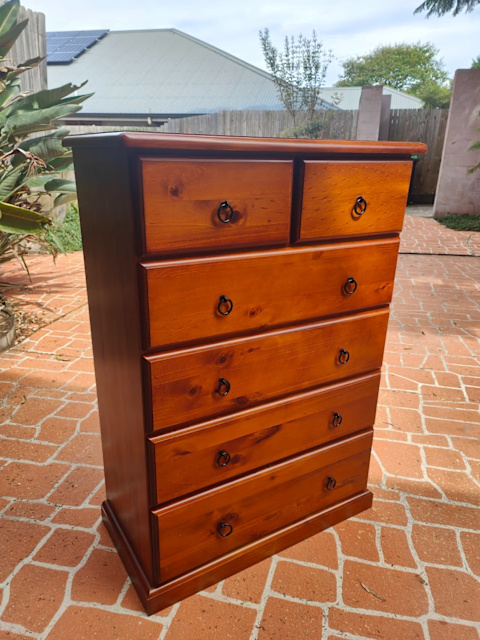 Excellent condition solid 6 drawers tallboy metal runner can deliver ...