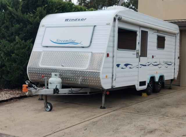 Windsor Streamline CARAVAN Triple Bunk 2003 | Caravans | Gumtree ...