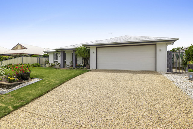 6 Shelton Crescent, Kearneys Spring, Queensland 4350 - for Sale ...