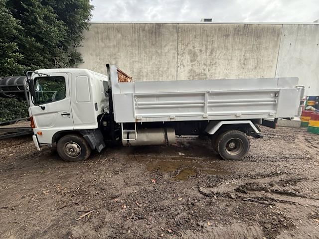 HINO FD1J TIPPER - WHITE - 2006 | Trucks | Gumtree Australia Hawkesbury Area - Mulgrave | 1334201336