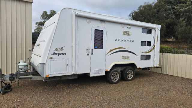 2011 Jayco Expanda 18.57-6 -Triple Bunks with Ensuite | Caravans ...