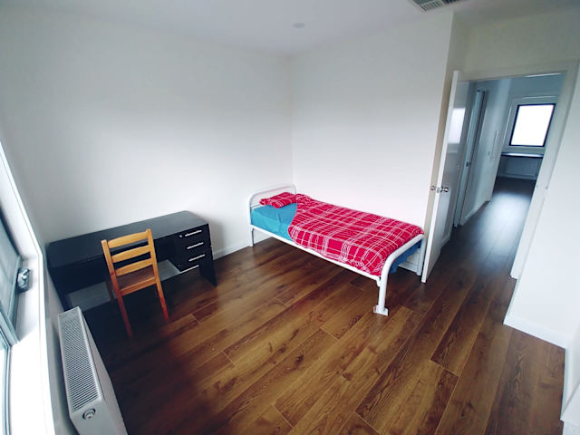 Female only house,one room free $175 all bills included,close to train ...