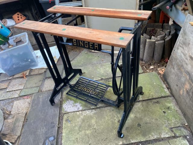 SINGER HEAVY DUTY CAST IRON DINING OR COFFE TABLE TREADLE STAND & BASE ...