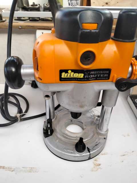 Triton TRA001 1/2 inch Plunge Router 2400w + Template Guide Kit - Power ...