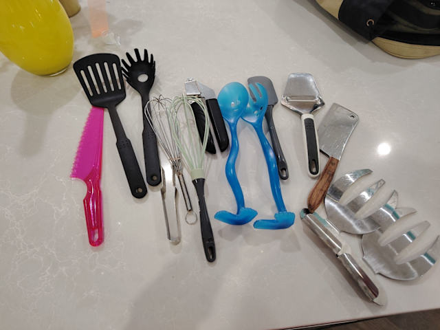 Free Mixed Kitchen Utensils pick up from Reservoir rd Mount Pritchard ...