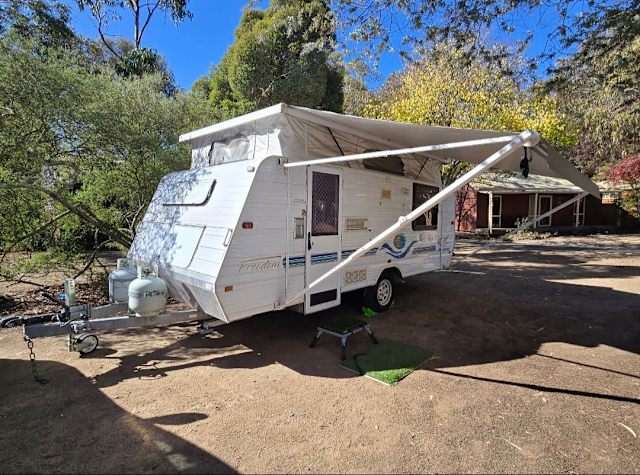 Jayco Freedom 2002 with Bunks and Full Brand New Annexe | Caravans ...