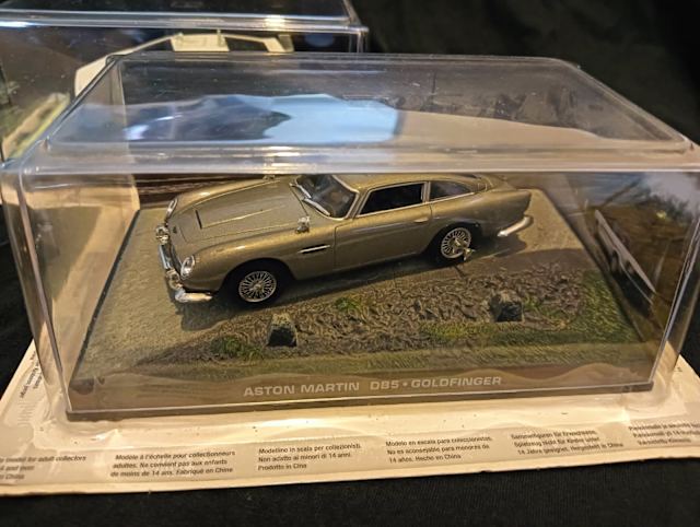JAMES BOND 007 Model Cars ASTON MARTIN DB5 & LOTUS ESPRIT ...