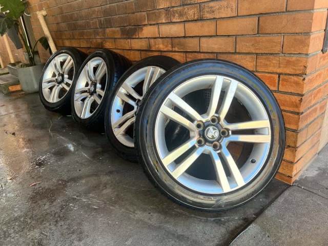 Holden Commodore SS/SV6 18 Inch Alloy Wheels with Tyres *Delivery ...