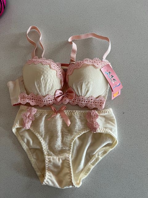 Ladies Bra, Yellow with Pink Lace Trimming plus Brief, Size 36/80/14A ...