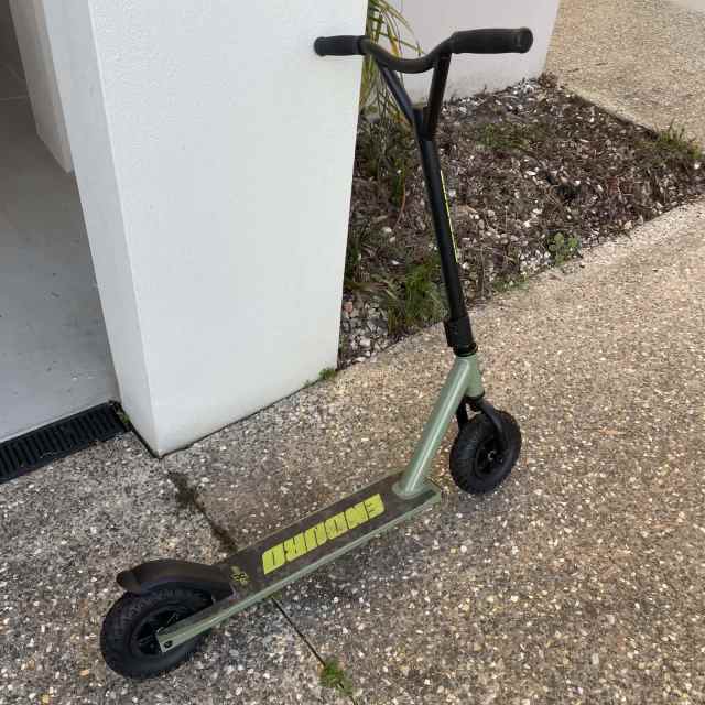 Scooter with chunky tread wheels - Skateboards & Rollerblades in ...