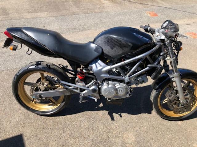 HONDA VTR 250 2002 WRECKING | Motorcycle & Scooter Parts | Gumtree ...