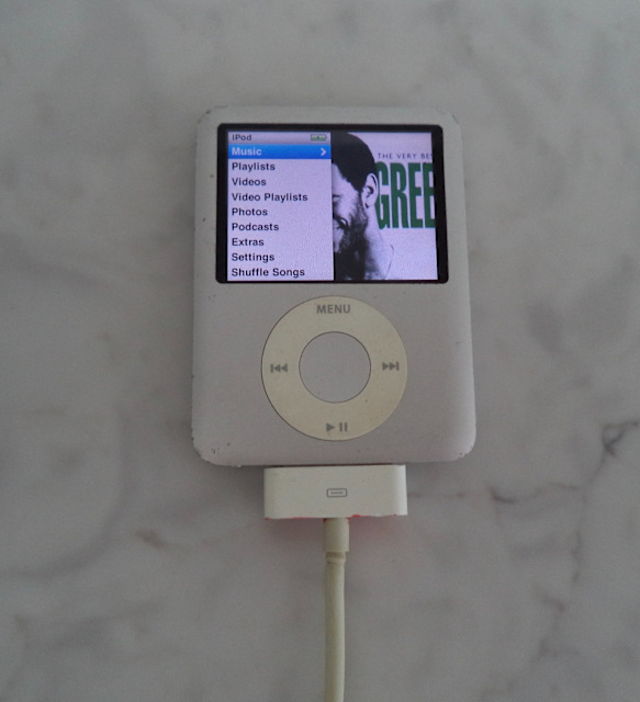 Apple iPod Nano 3rd Gen Fat 608 Songs Works when plugged in - iPods ...