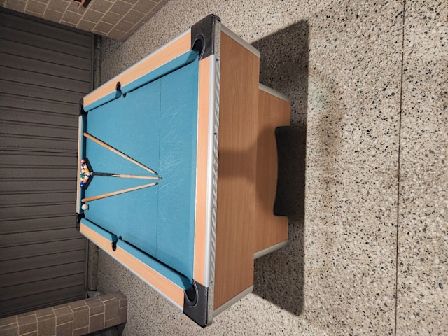 English Style Pool table with cue sticks and full cue ball set - Other ...