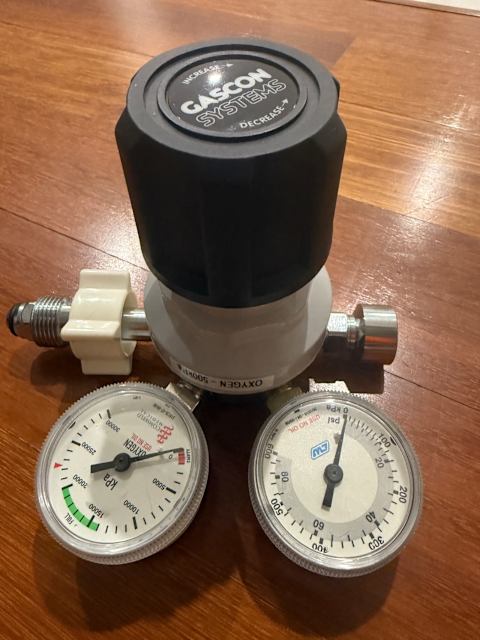 Oxygen Regulator w/ Gas Guard - 500kpa - Miscellaneous Goods in St ...
