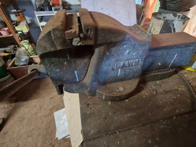 Large Dawn bench vice 1950s I think - Tool Storage & Benches in Goodna ...