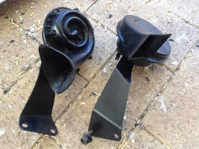 Holden HK HT HG Twin High Low Horns | Auto Body parts | Gumtree ...