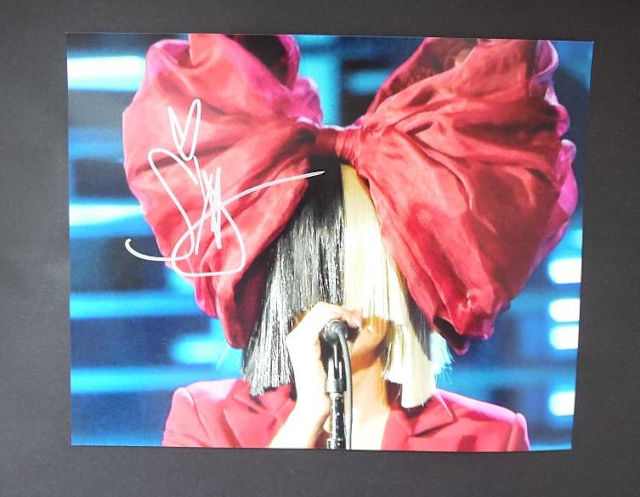 Signed Sia Furler 8x 10 Live Concert Photo Bangs singer hairstyle ...