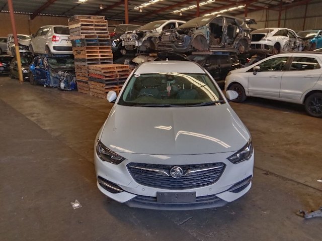 P5237 - Holden Commodore 2019 White Wrecking | Wrecking | Gumtree ...