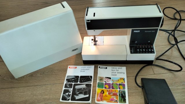 Pfaff Tipmatic 1027 Sewing Machine Made in Germany W/Case & Foot Pedal ...