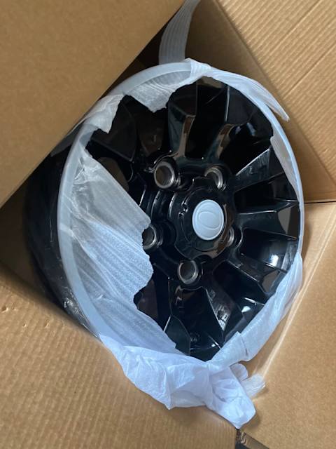 5 x Land Rover Defender Black Sawtooth alloy rims - Brand New | Wheels ...