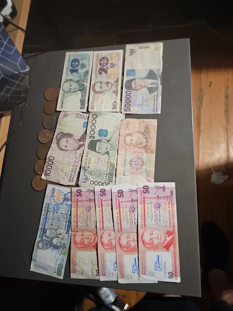 world banknotes - Collectables in Kenmore QLD | Gumtree Australia