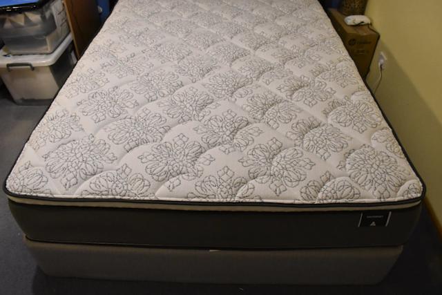 Sleepmaker queen mattress - Beds in Howden TAS | Gumtree Australia