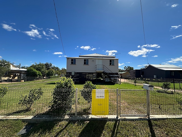 13 Alfred Street, Charleville, Queensland 4470 - for Sale | Gumtree ...