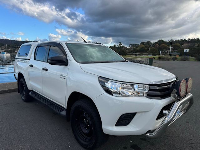 2017 TOYOTA HILUX AUTOMATIC DUAL CAB UTILITY, 5 seats | Cars, Vans ...