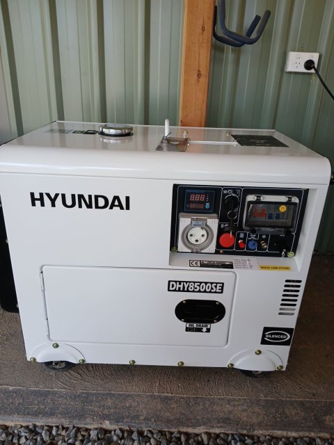 Hyundai DHY8500SE, Diesel Generator new only used 3 times - Power Tools ...