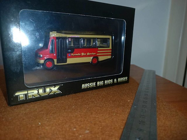 Trux 1:76 TX14B Mercedes Minibus The Train Toronto Bus Service - NEW ...