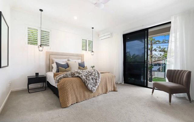 Ex Display King Bed Near New - Mattress and Ensemble - Beds in Mermaid ...