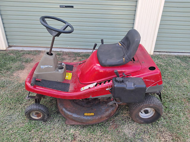 Murray sentinel ride on mower 30in cut - Lawn Mowers in Beerwah QLD ...