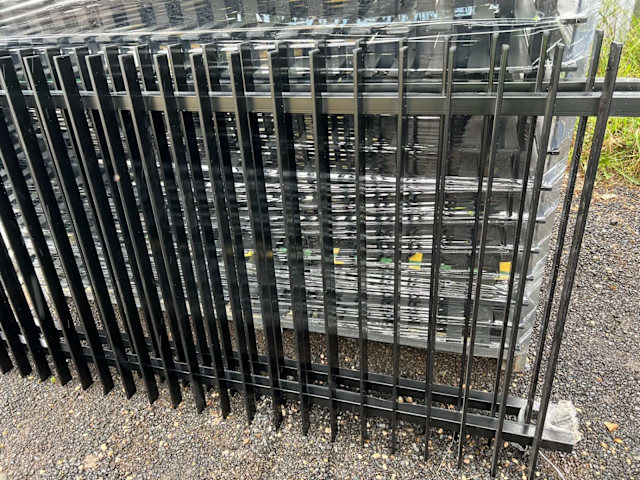 Blade picket fencing 1.2m high x 2.4m wide - Building Materials in ...