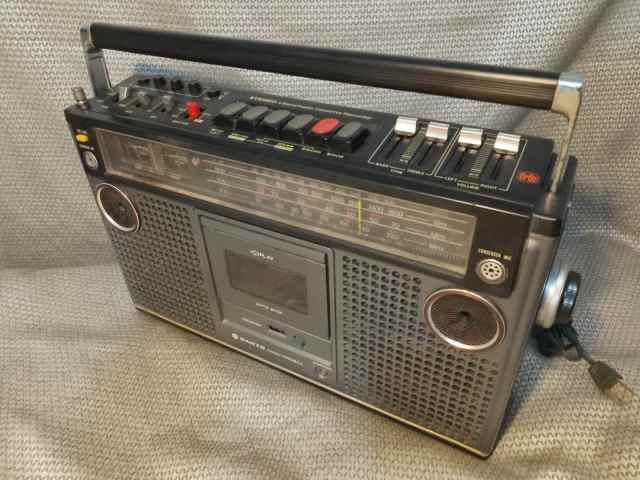 BOOMBOX VINTAGE SANYO M9980K COSMETICS GD PORTABLE RADIO CASSETTE TAPE - Radios & Receivers in ...