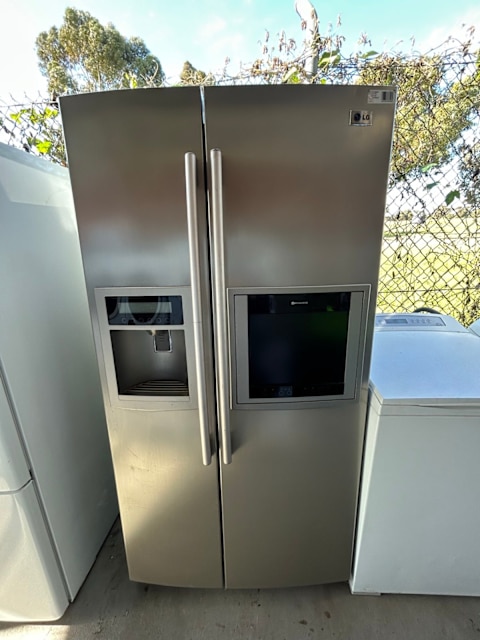 LG Side-by-Side Fridge Freezer – 613L Total Capacity with Water & Ice - Fridges & Freezers in ...