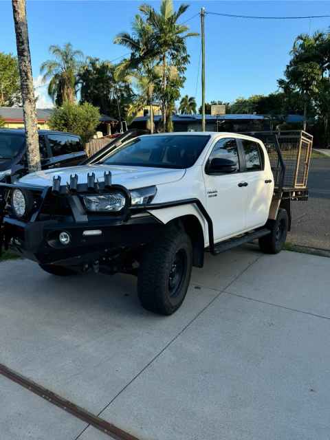 2022 TOYOTA HILUX SR (4x4) 6 SP MANUAL DOUBLE C/CHAS | Cars, Vans ...