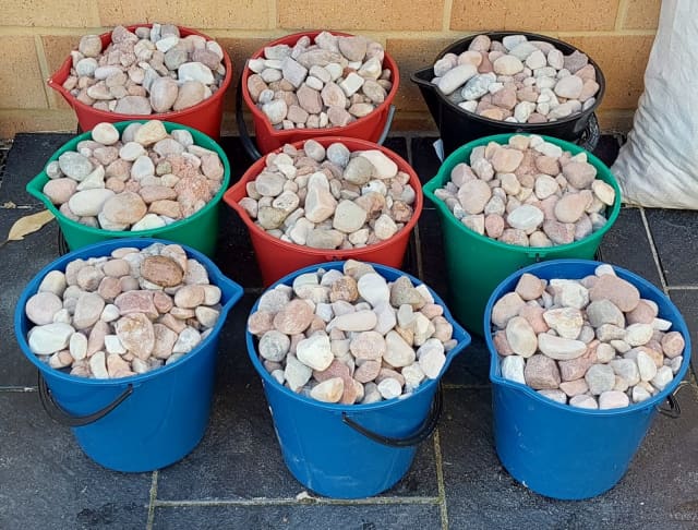 River Pebbles 40-100mm in diameter 15kg bucket | Pots & Garden Beds ...