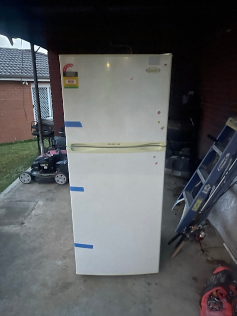 Free working fridge - Miscellaneous Goods in Woodbine NSW | Gumtree Australia