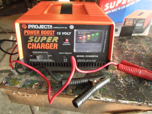 Projecta power boost 12 V super charger. in working order . | Caravan ...