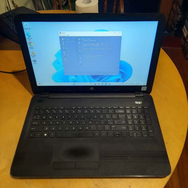 HP 15 inch G5 laptop i5-6200-2.3Ghz 8 GB DDR4 120 GB SSD windows 11 ...