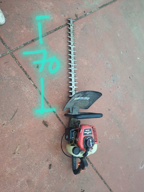 Pope Hedge Trimmer (oil.leak) for fix up or parts. pickup near Bayswat ...