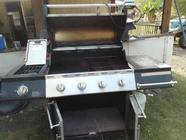 4 burner gas BBQ, with warmer and gas bottle - Cooktops & Rangehoods in ...