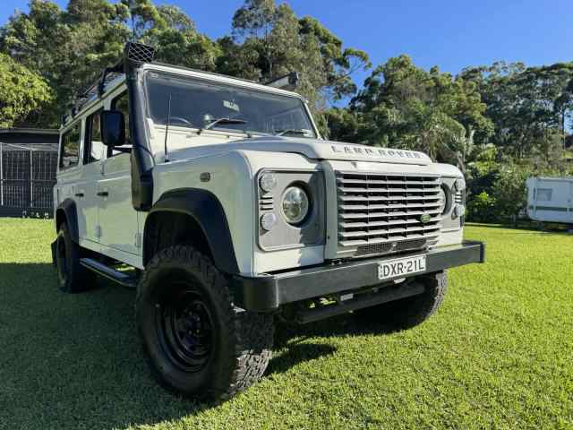 2009 LAND ROVER DEFENDER 110 (4x4) 6 SP MANUAL 4D WAGON | Cars, Vans ...