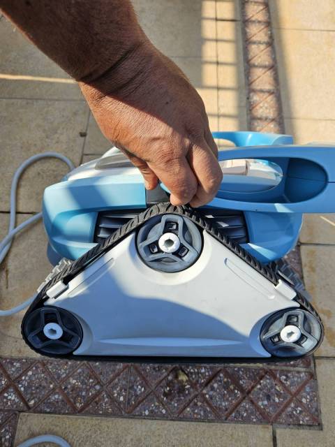 barracuda robot pool cleaner - Pool in Drouin VIC | Gumtree Australia