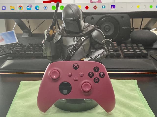Deep Pink Xbox S X Controller/SW Mando Holder Combo | Xbox | Gumtree ...