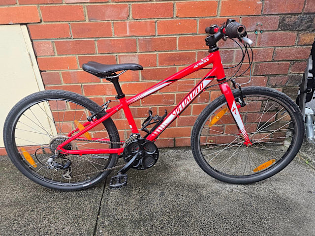 Specialized hotrock 24 inch kids bike 21 speed - Kid's Bicycles in Glen Iris VIC | Gumtree Australia
