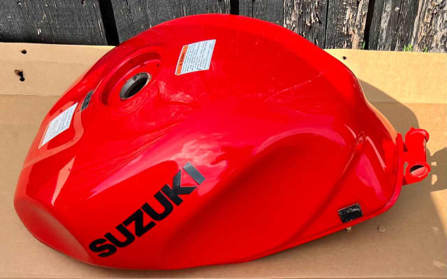 SUZUKI TL1000S FUEL TANK 1997 - 1998 NO DENTS VERY TIDY | Motorcycle ...